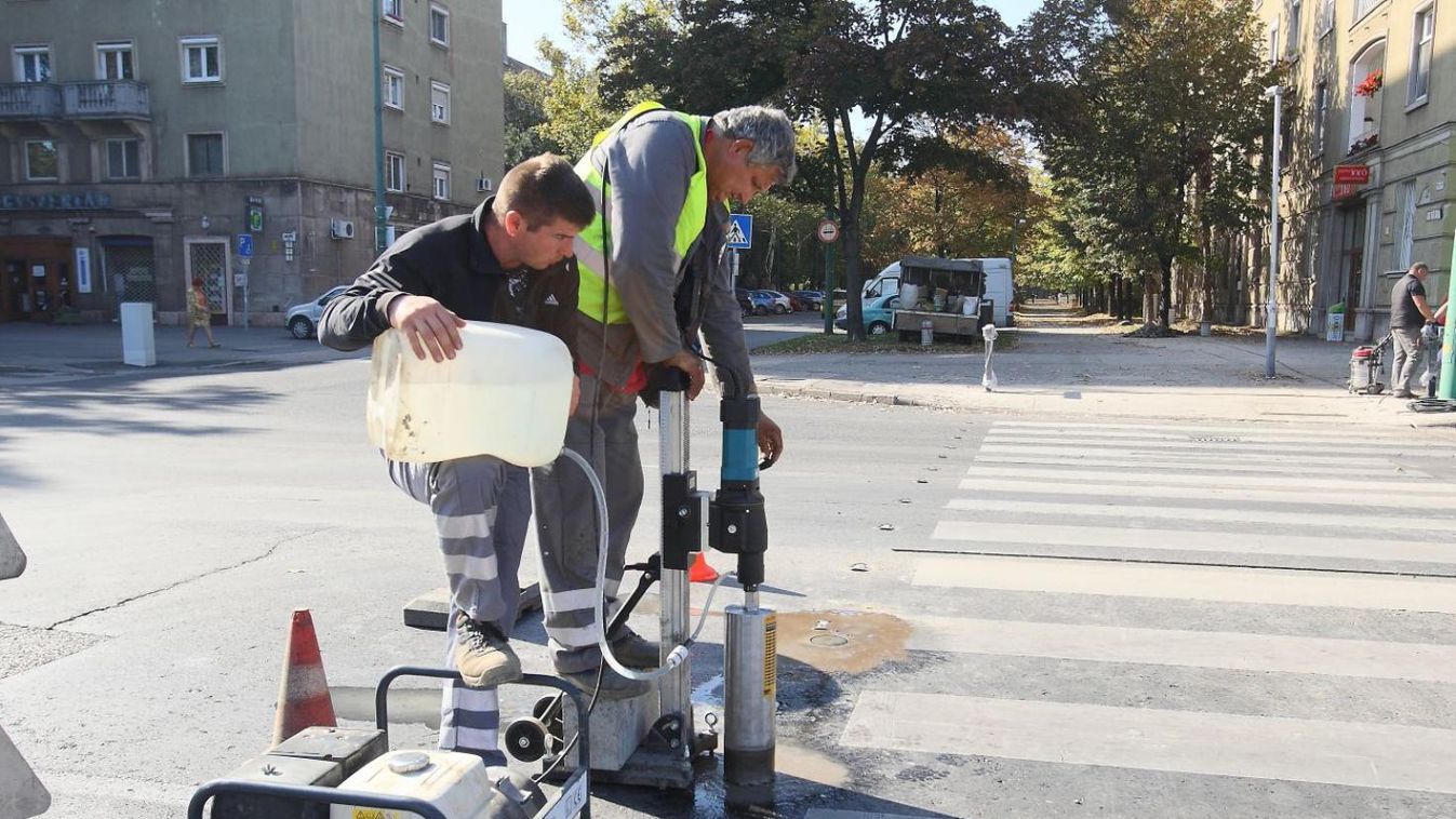 Épülnek az okos zebrák Dunaújvárosban!