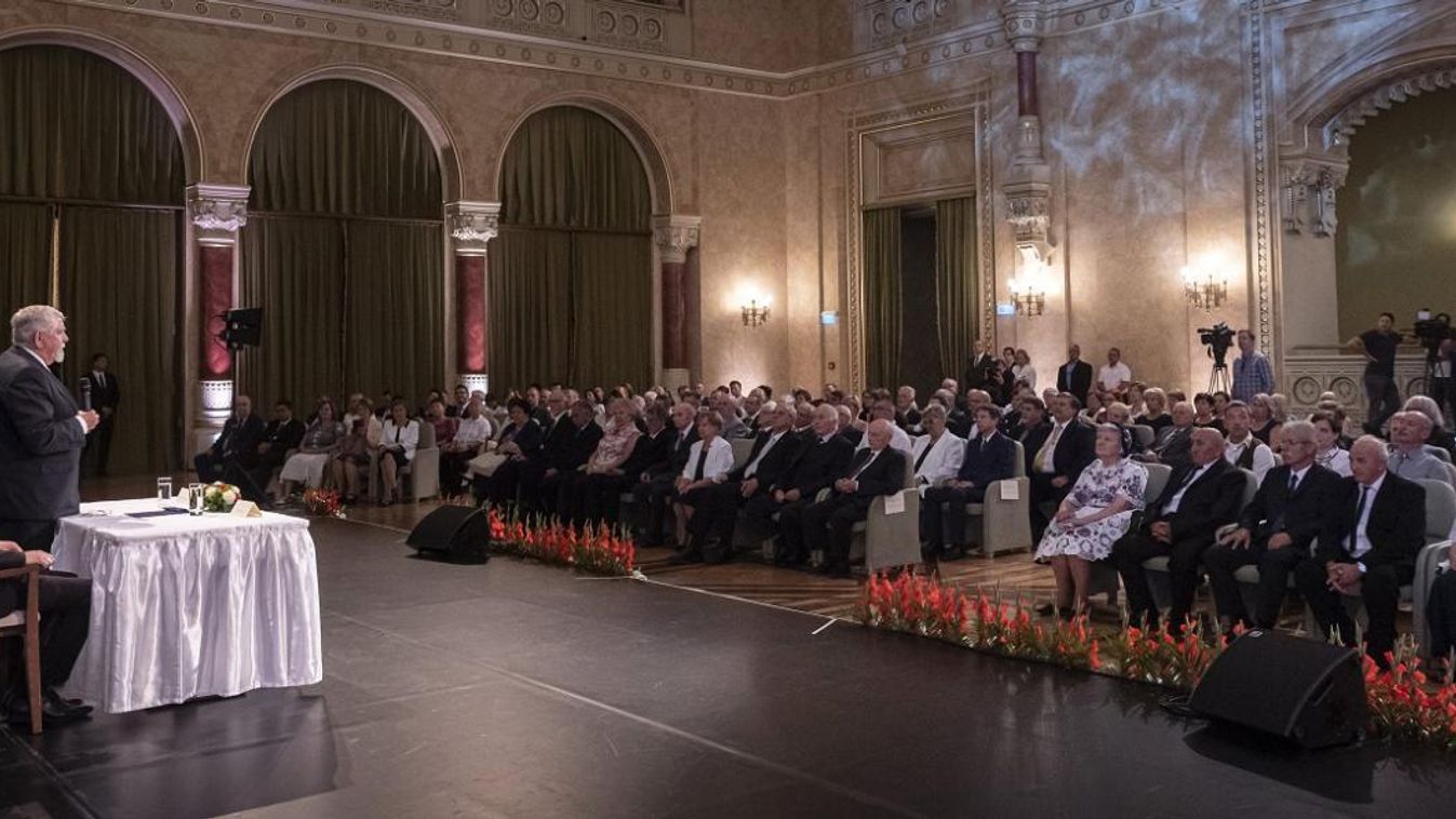 Kitüntetéseket adott át az államalapítás ünnepe alkalmából Kásler Miklós