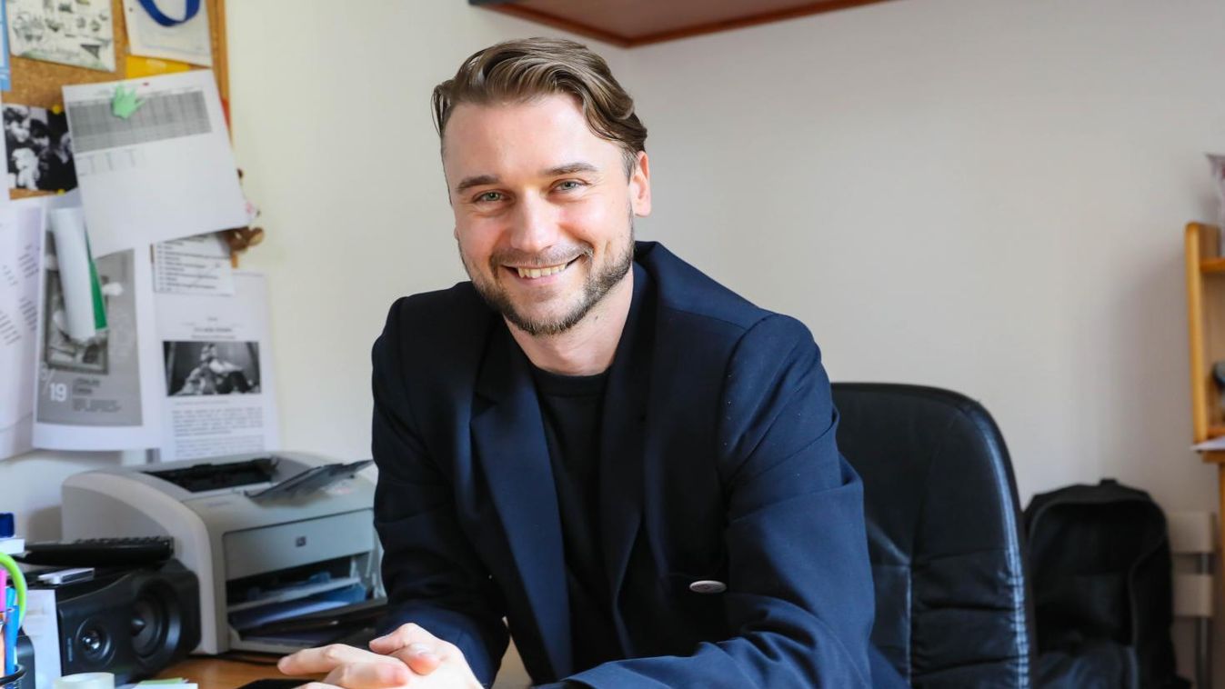 Verssel köszönti a költészet napját Csadi Zoltán