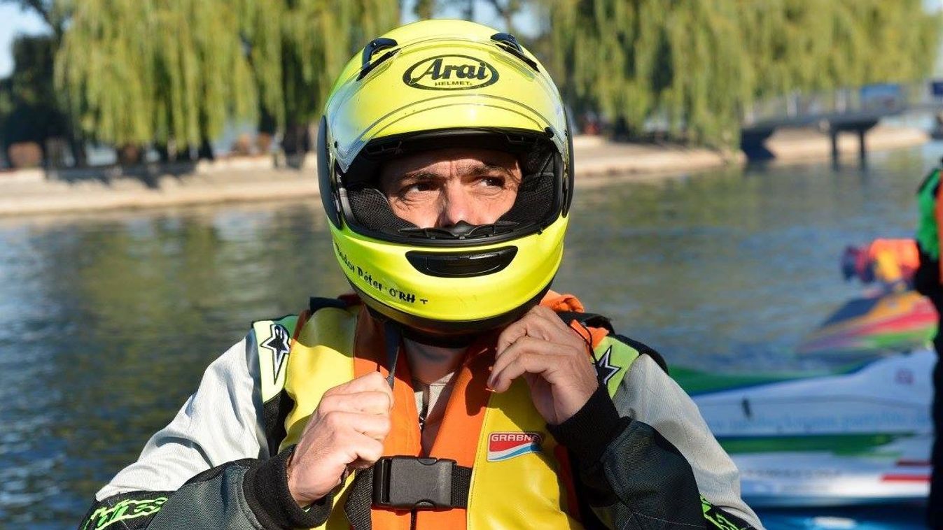 Bodor Péter „ahogy illik”, első lett