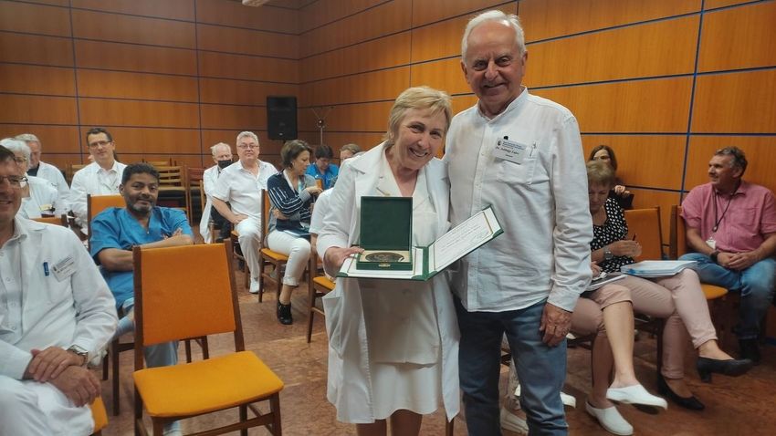 DUOL - A kórházban is köszöntötték dr. Palaczki Aranka főorvos asszonyt