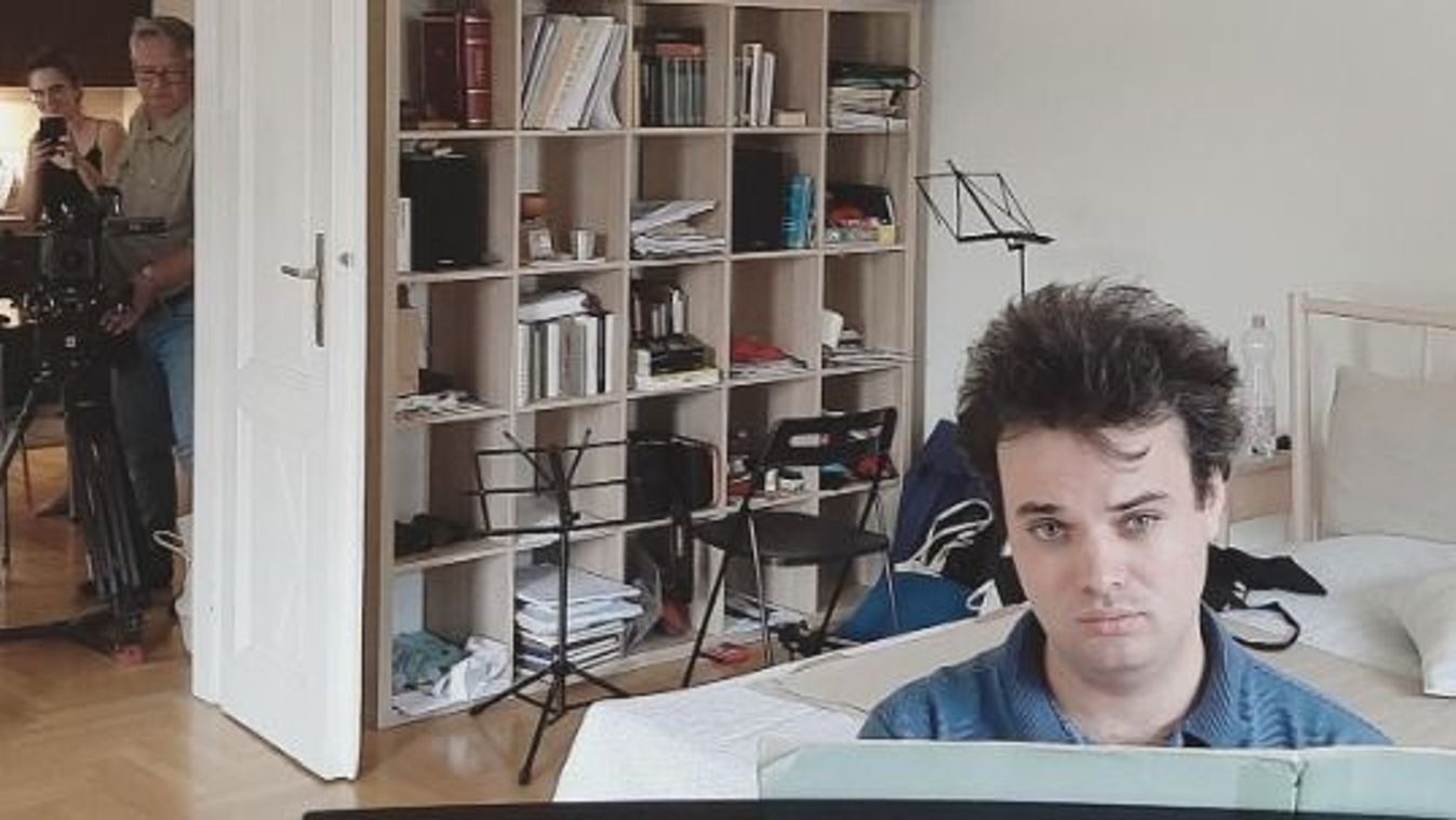 Zenetörténeti pillanatok Rajna Martin szereplésével, ajánlásával