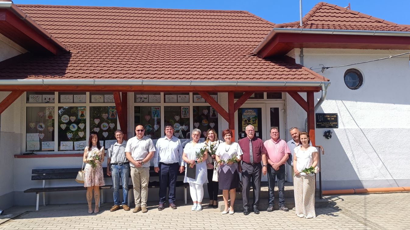 Tetőfelújítás a kisapostag iskola épületén