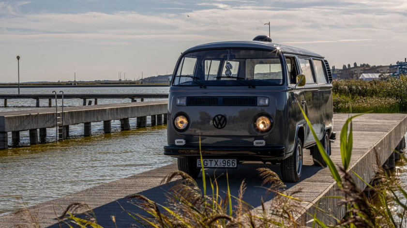 Volkswagen T2 Transporter: esküvői "buli busz"