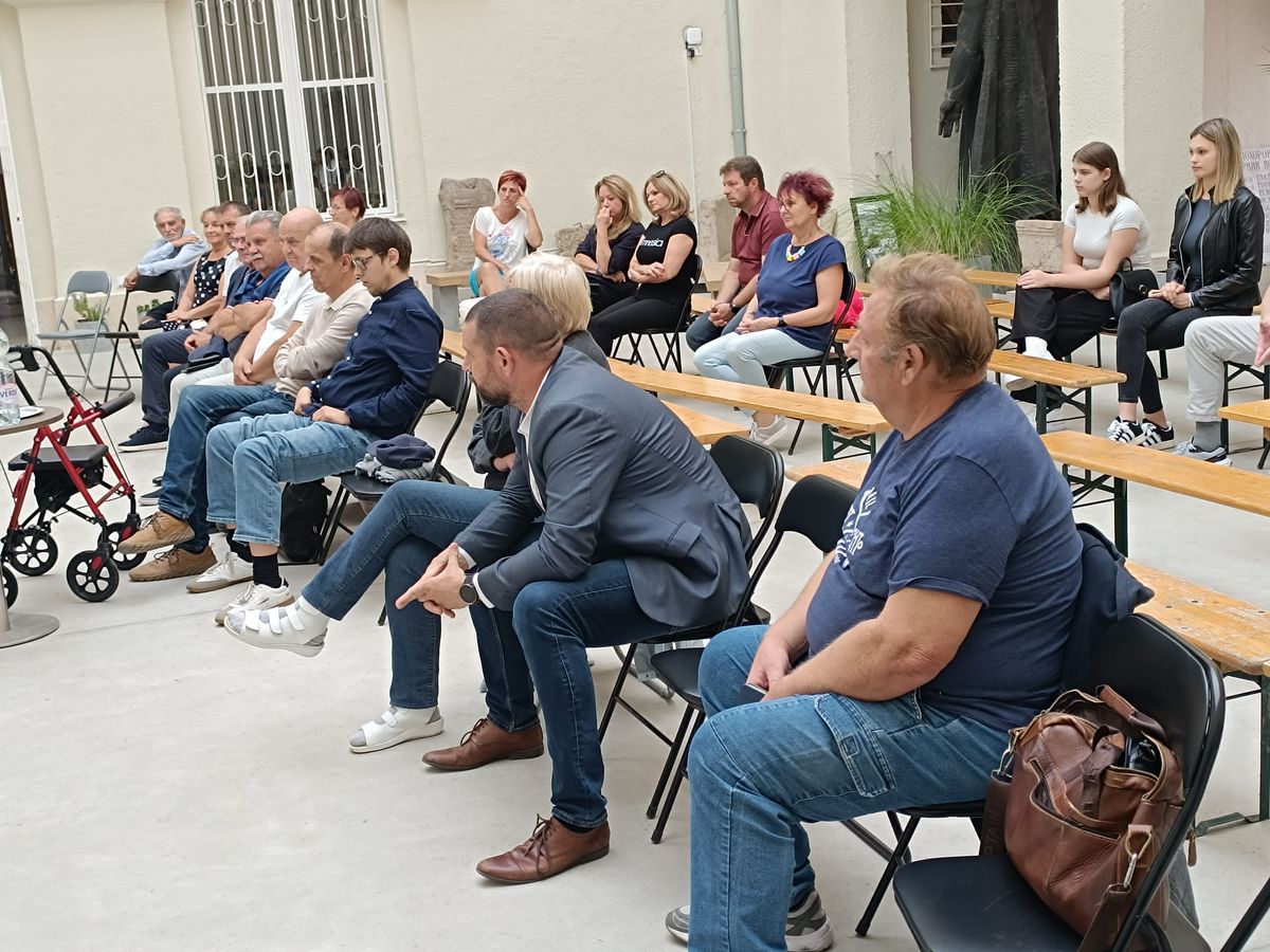 Szabó Dzsoni a minden titkok tudója