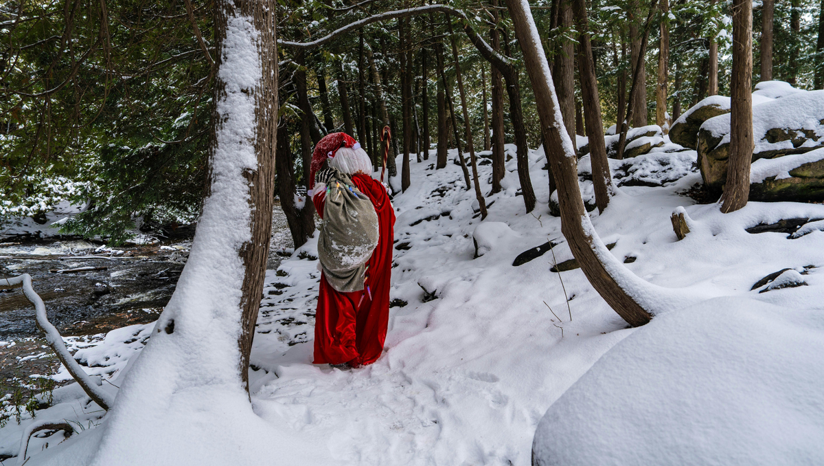 Mikulás: Tradíciók, ajándékozás, krampusz és Miklós-napi szokások